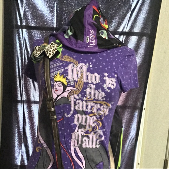 Disney | Tops | Evil Queen Tee Disneyland Evil Queen Tote Hairbow ...